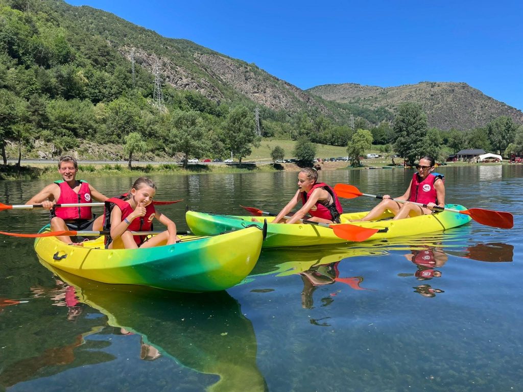 Practicar kayak con niños y en familia; beneficios y consejos a tener ...